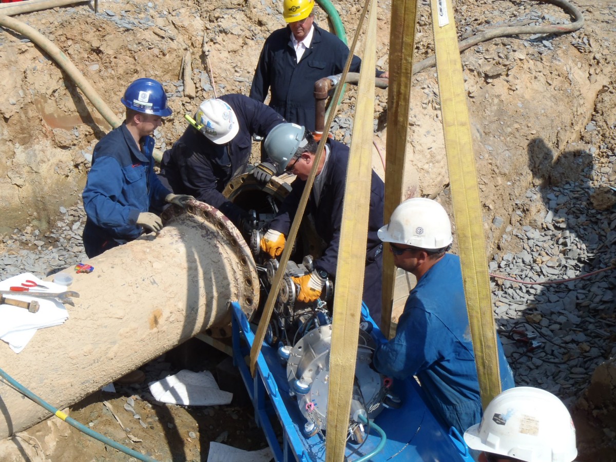 Pipe robots for inspecting underground pipelines