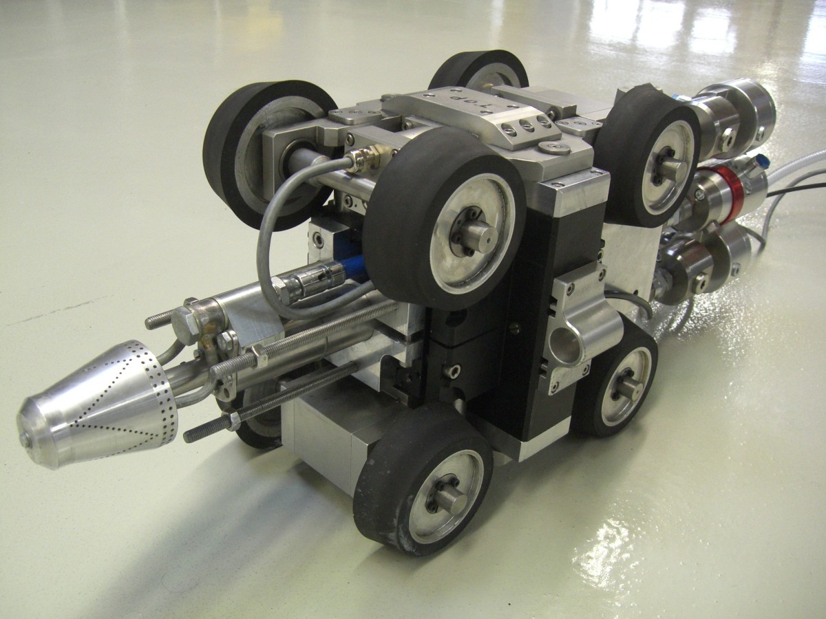 Pipe robots for the internal coating of pipes